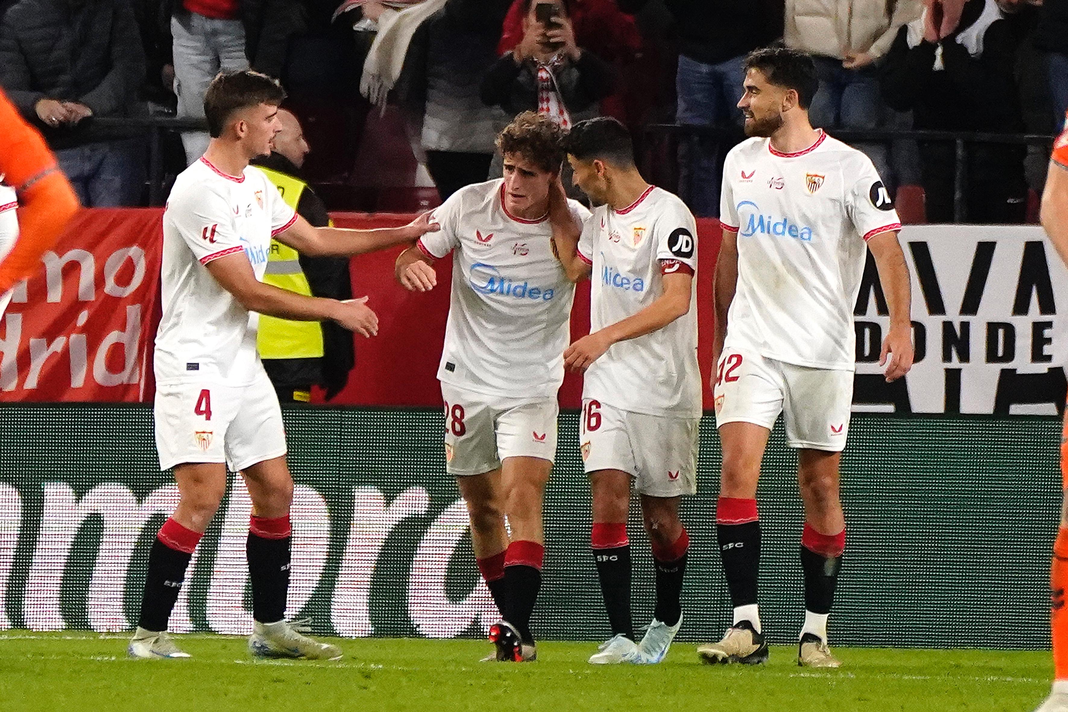 19 YEARS LATER, MANU BUENO REPEATS JESÚS NAVAS' TRICK | Sevilla FC